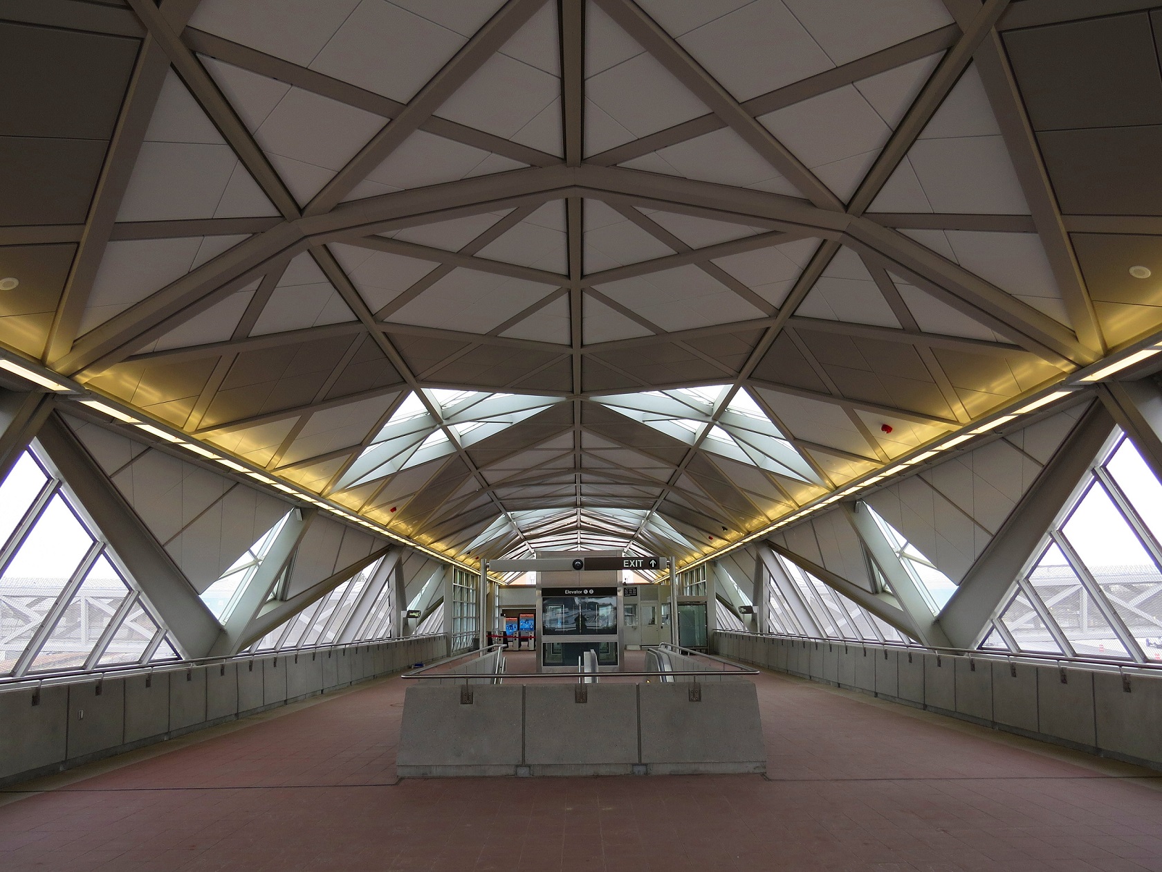 Washington Dulles International Airport Verbindung mit neuer ...